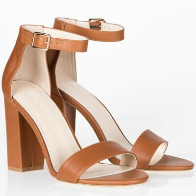 The most flattering shoes for big feet: 6 expert style tips - Pretty ...