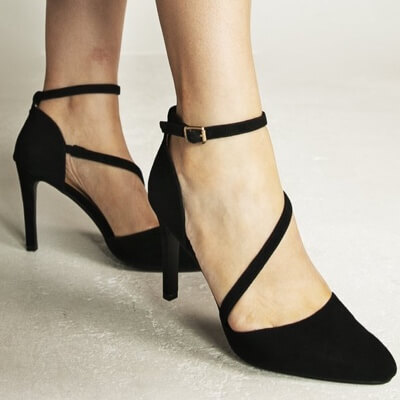 The most flattering shoes for big feet: 6 expert style tips - Pretty ...